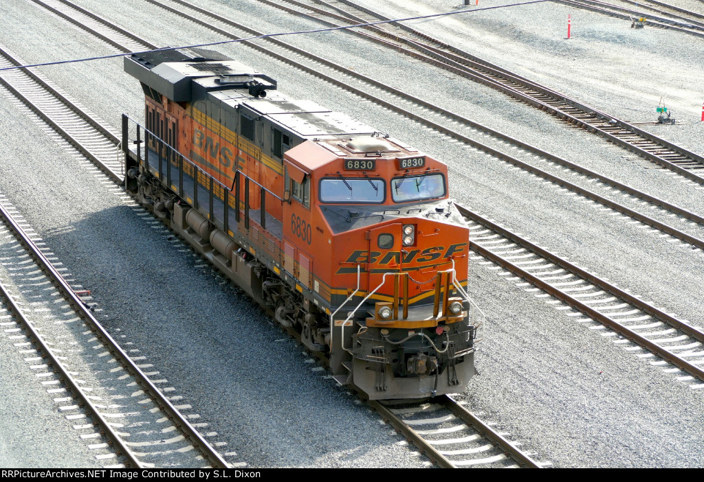 BNSF 6830 at Delta